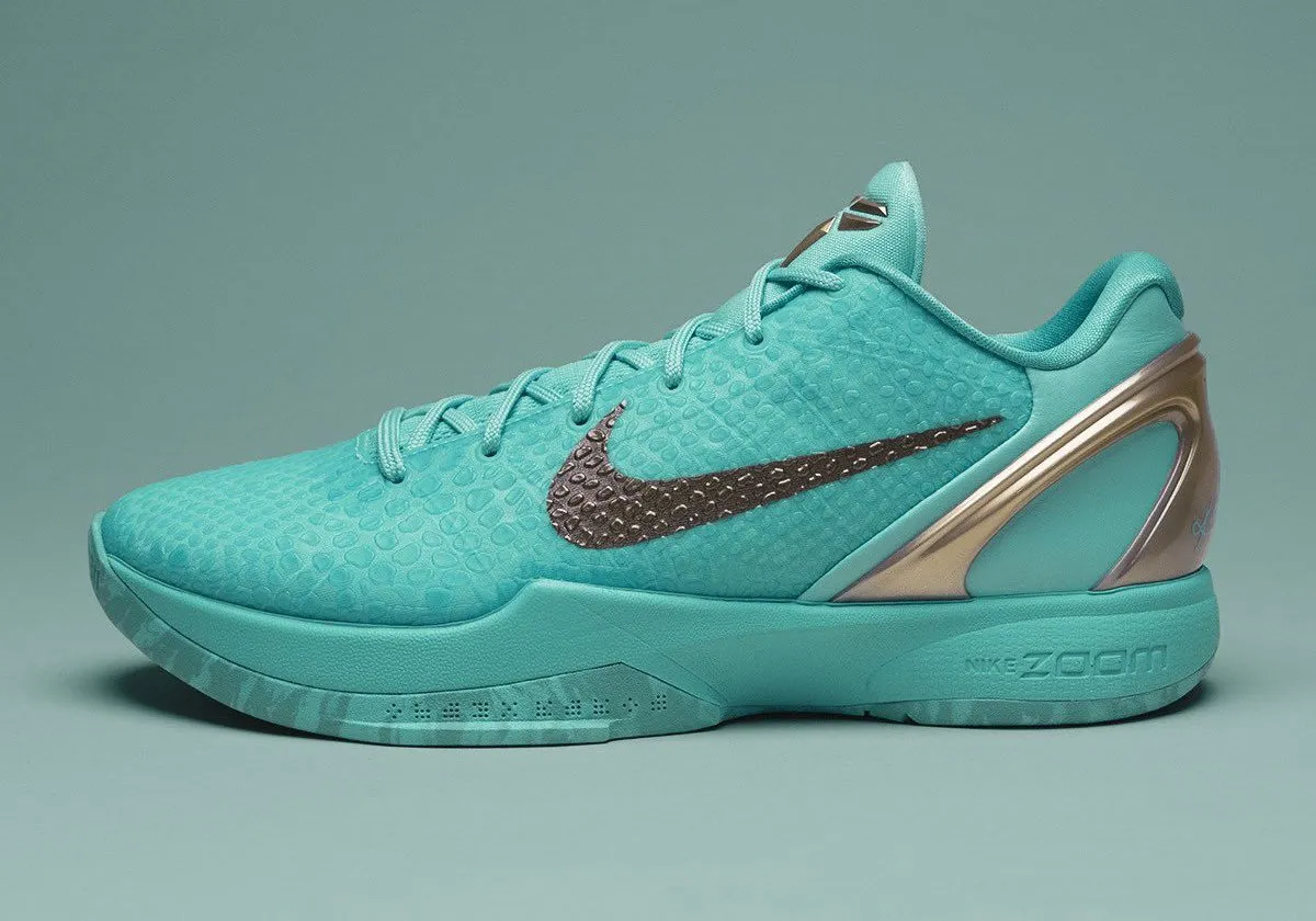 Une Kobe 6 Protro « Statue of Liberty » aux pieds de Jalen Brunson